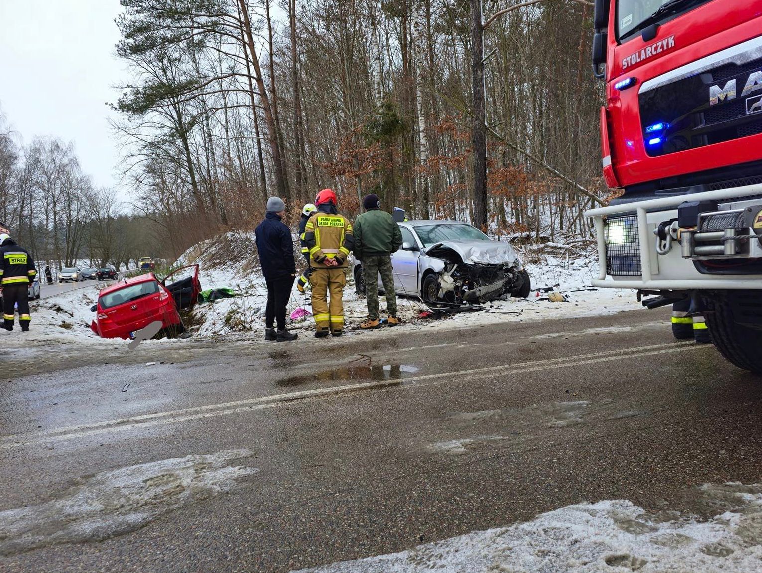 Dramatyczny wypadek w Nowej Kiszewie: 5 osób poszkodowanych, 1 w stanie ciężkim