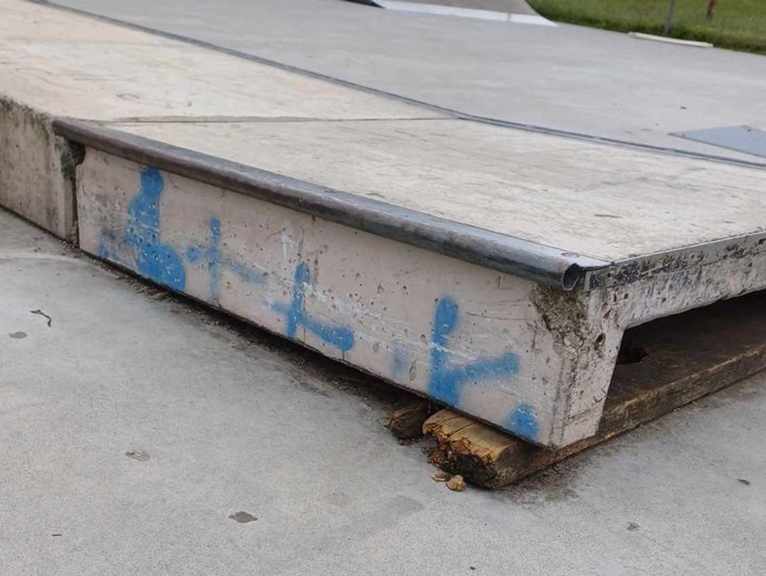 Niebezpieczny stan skateparku w Kościerzynie: Zagrożenie dla dzieci i ...